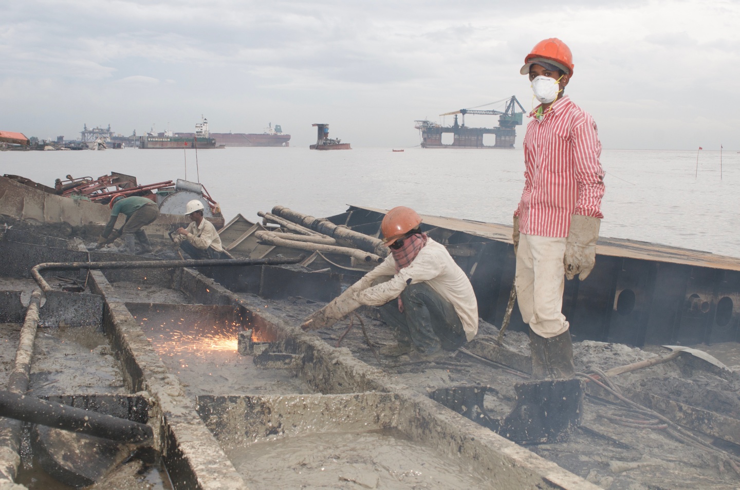 SPECIAL REPORT: Cleaning up shipbreaking the world’s most dangerous job ...