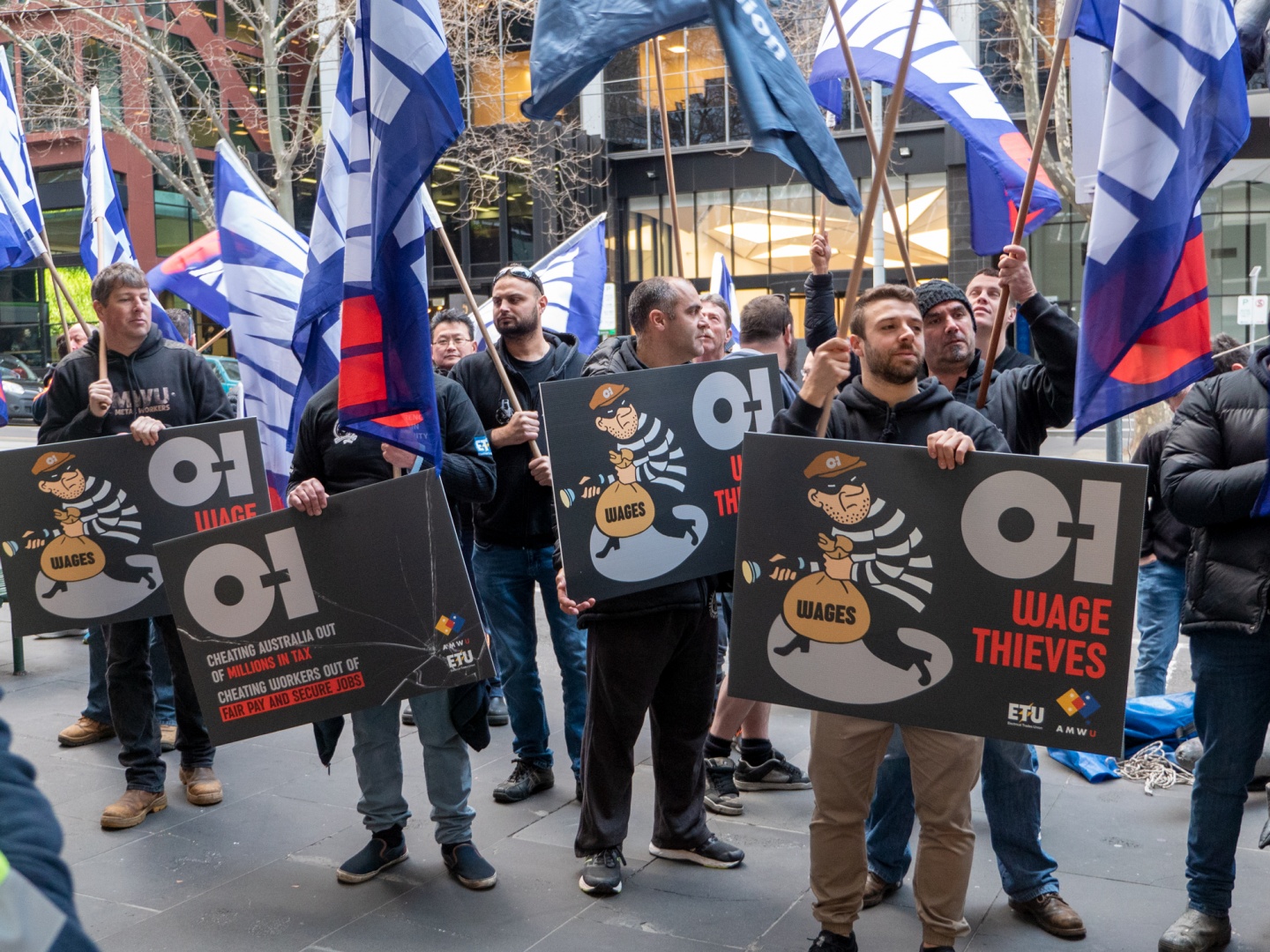 Australian glass workers strike for a fair contract | IndustriALL