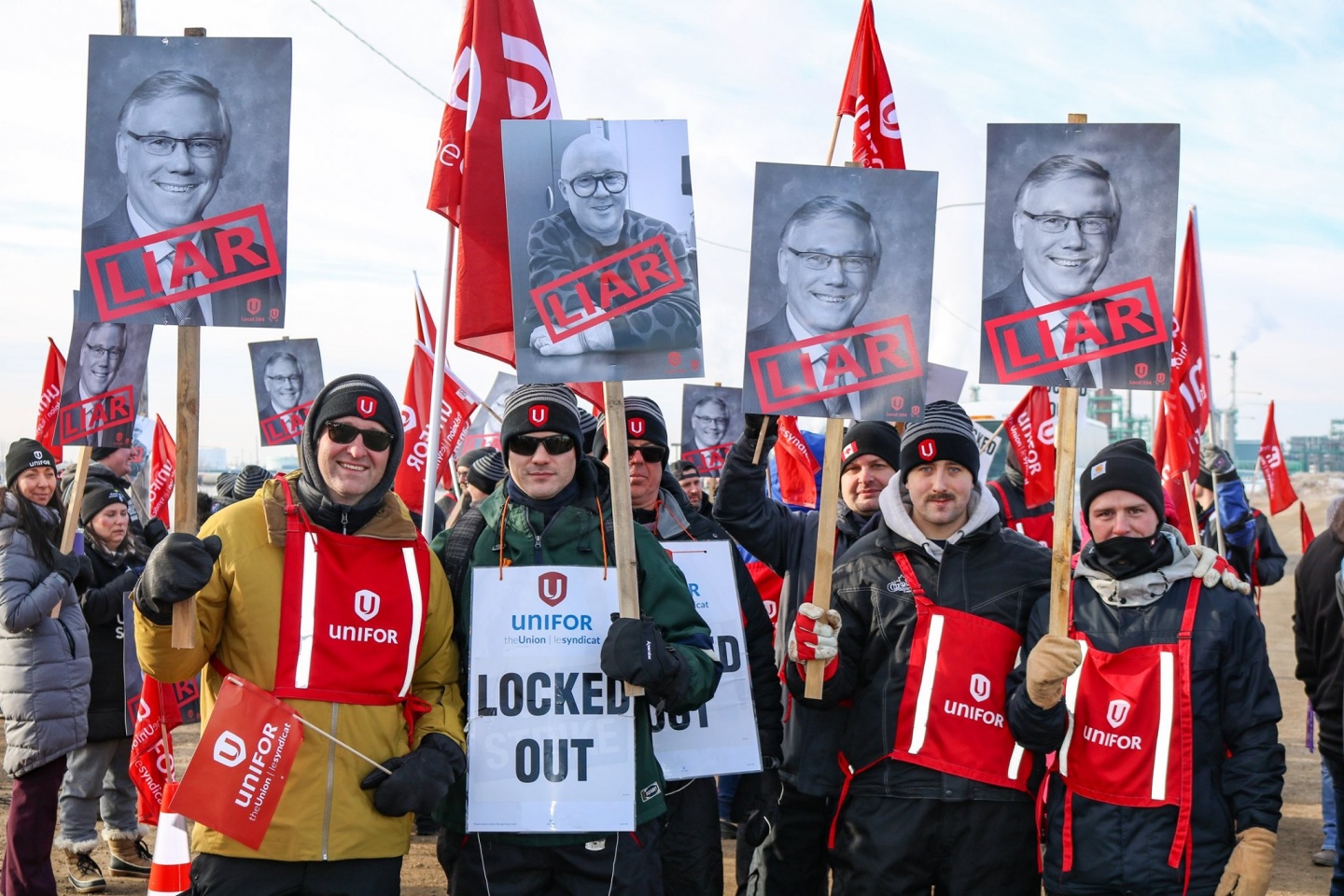 Unifor maintient le blocus d'une raffinerie alors que le lock-out va ...