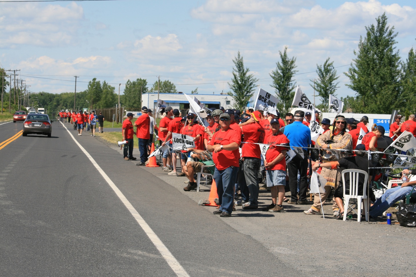 Les travailleurs dénoncent l’illégalité du lock-out de Kronos au Canada ...