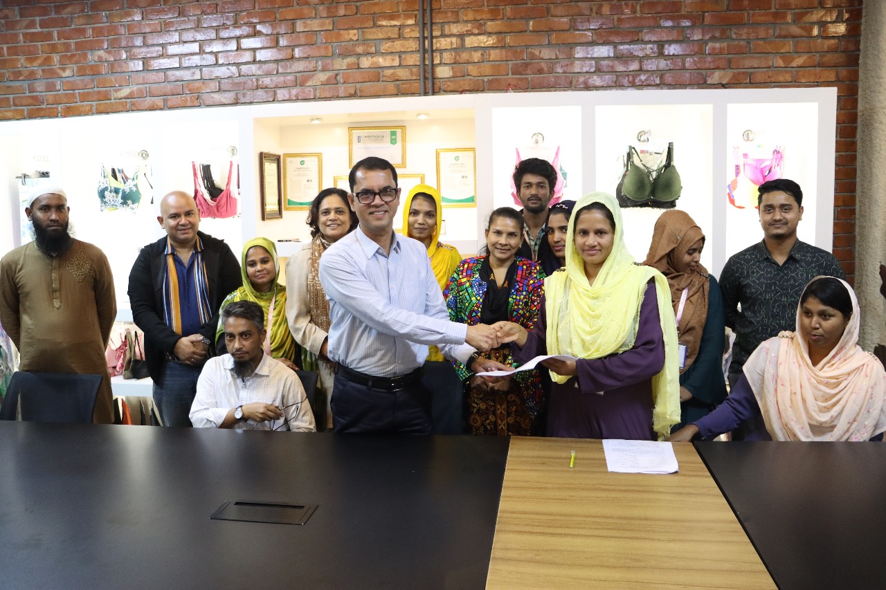 Affiliate in Bangladesh signs CBA with Hop Lun - industriall-union
